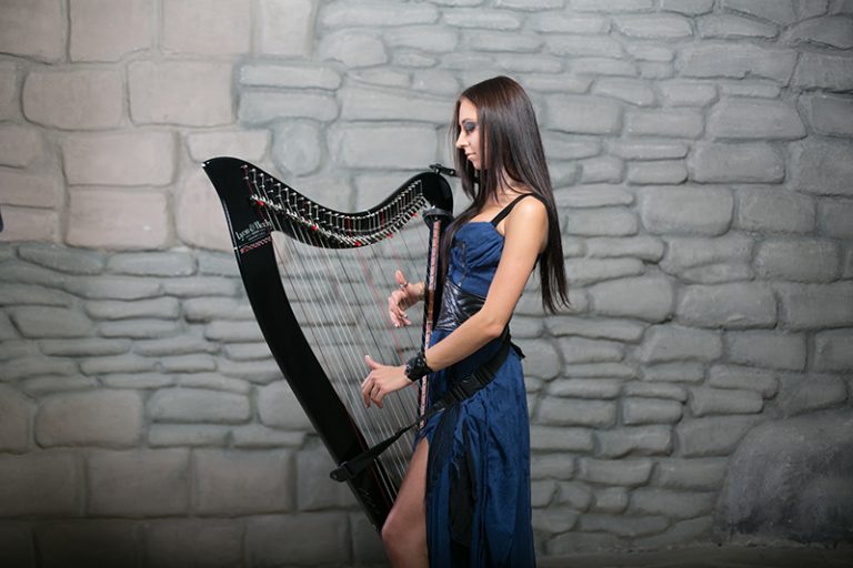 Artists Booking Agency – Harp player in Dubai – Kate